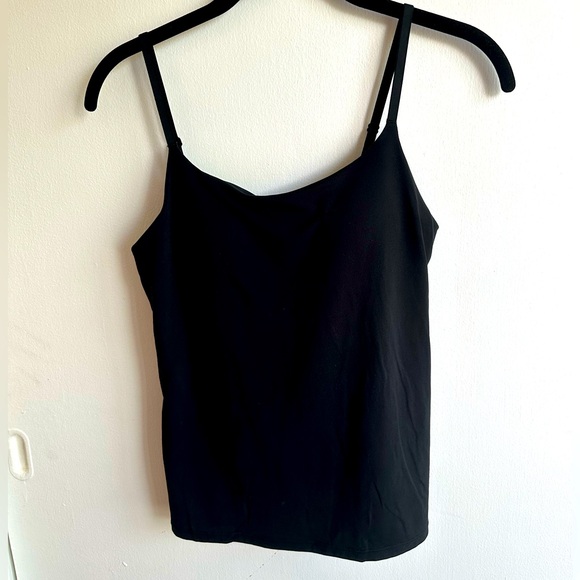 Uniqlo | Tops | Uniqlo Airism Black Tank Top With Built In Bra | Poshmark